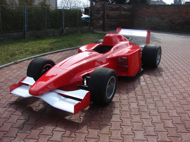Formule 1 k zapůjčení (pro reklamní účely) | Praha, Brno, Olomouc ...